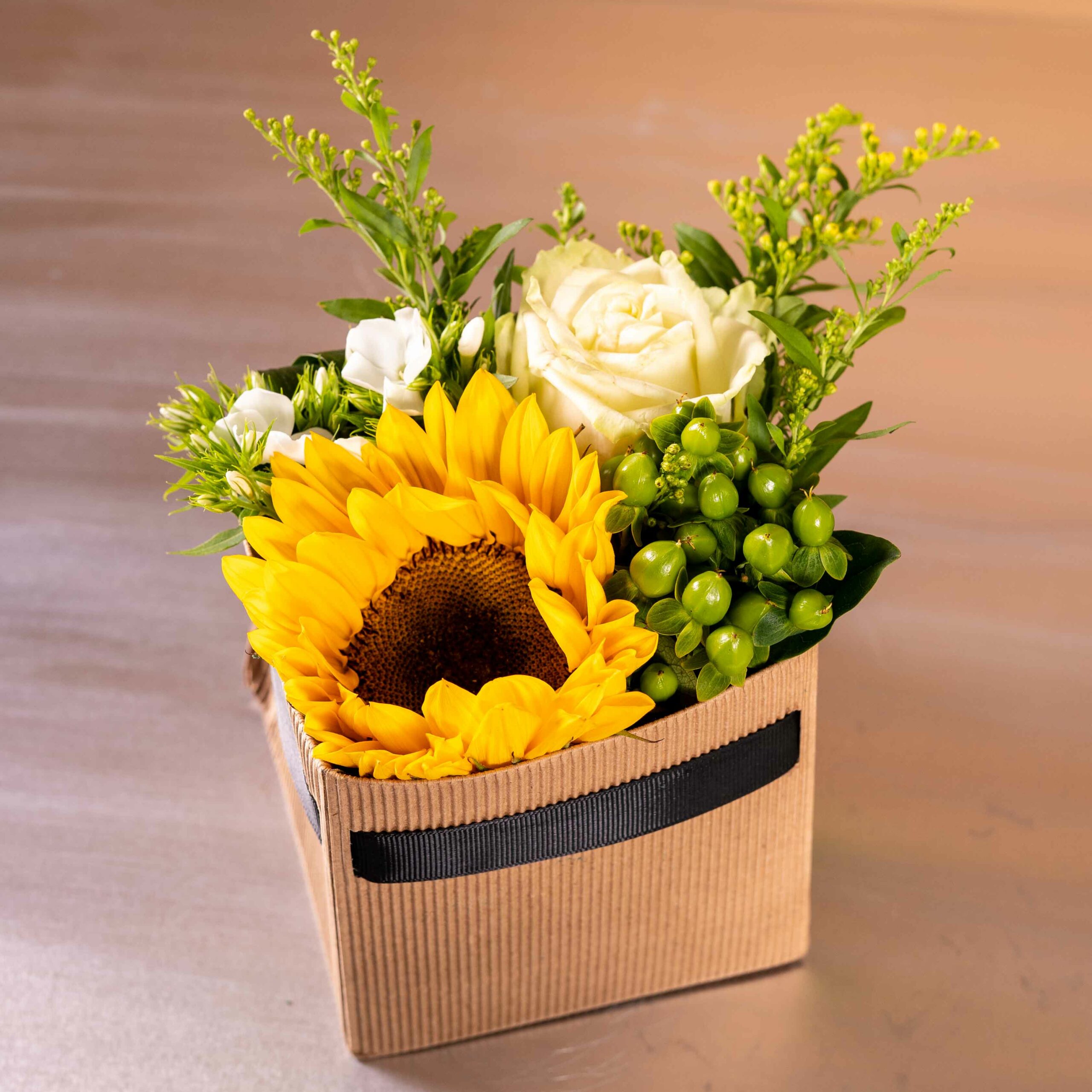 Achetez une composition florale carrée: Le cubique - Monsieur Fleur